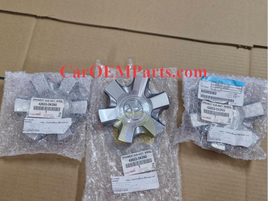 GENUINE TOYOTA ORNAMENT WHEEL HUB 42603-0K090