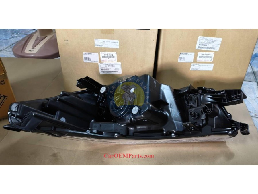 GENUINE TOYOTA HEAD LAMP ASSY 811500K651, 811500K652
