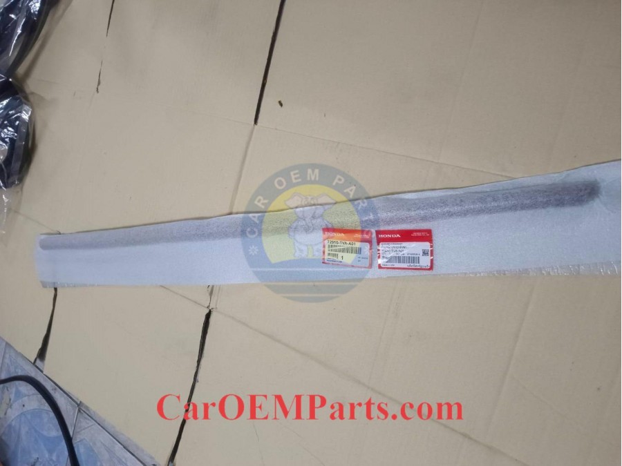 GENUINE HONDA MOLDING ASSY RH REAR DOINNER 72910-TVA-A01